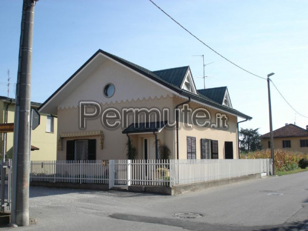 Ampia Villa Singola, in vedita Dovera Cremona in Permuta, Villa o ...