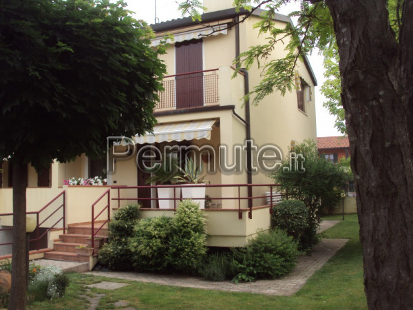 bifamiliare piano rialzato generose dimensioni Venezia in Permuta ...