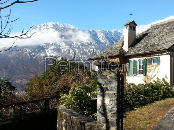 Villa del 1722 a tre piani; parco di 3000 mq Verbano-Cusio-Ossola in ...